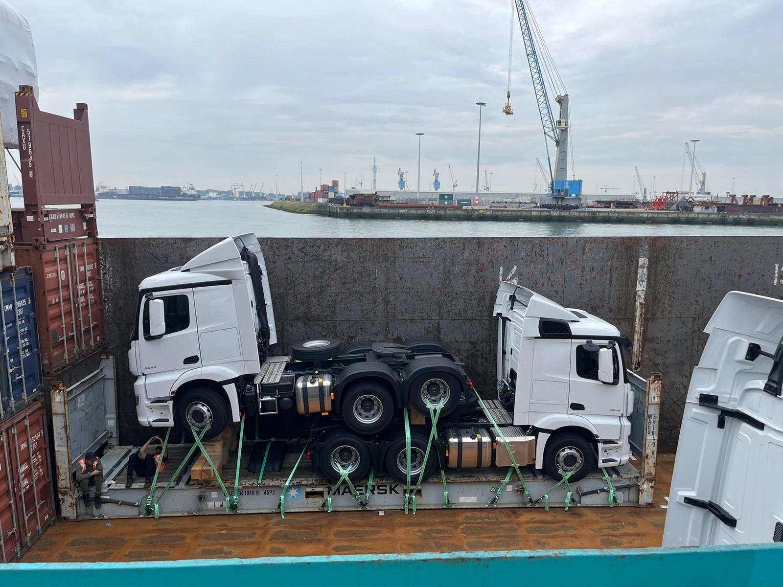 Tractor unit shipping: comparison of RoRo and flatrack methods - ODS ...